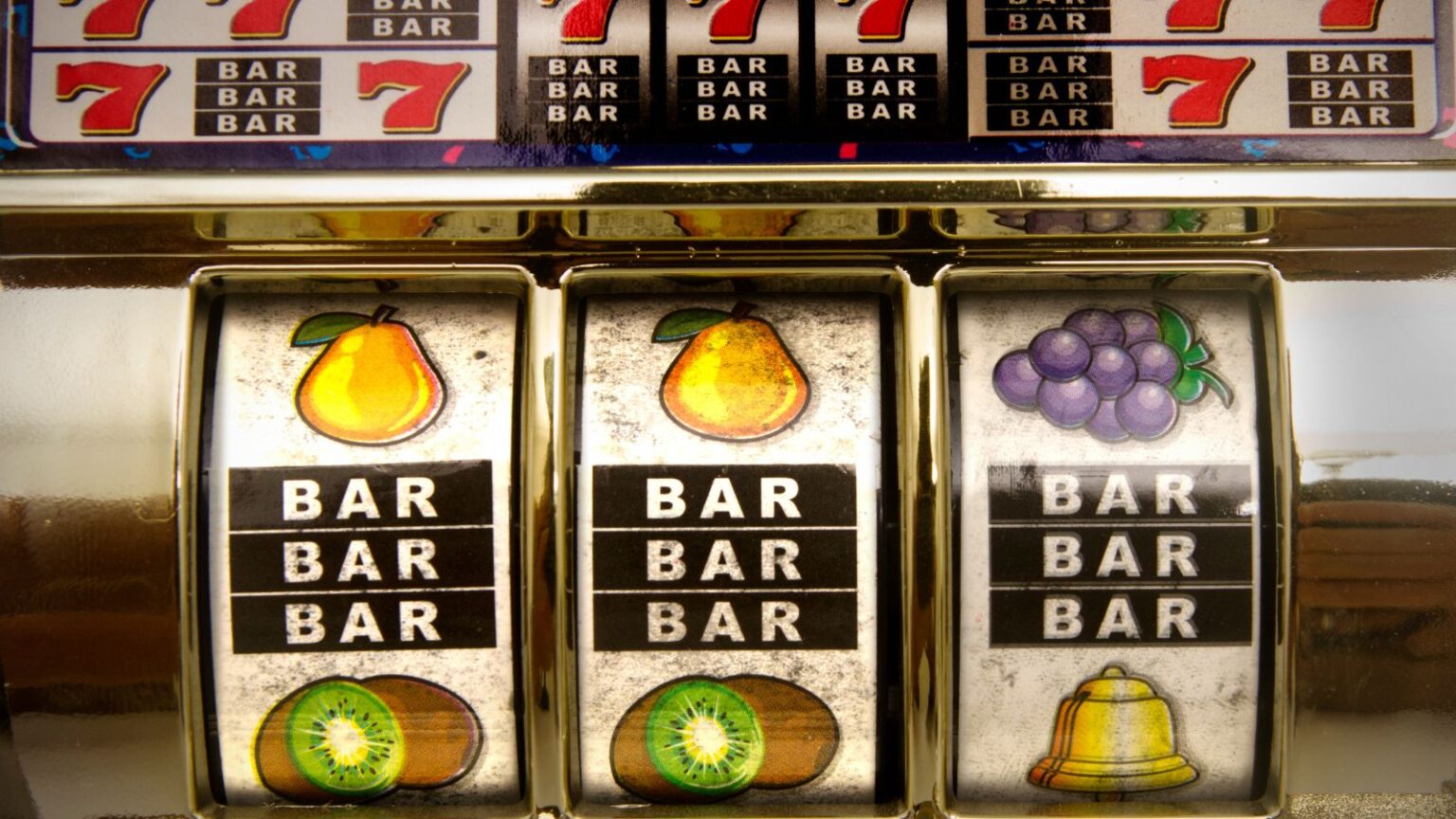 Slot game mechanics: Cluster pays and traditional paylines explained ...